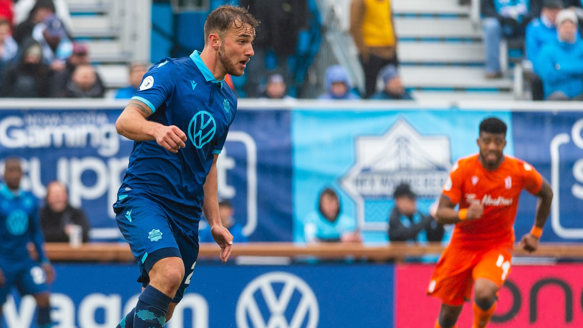 Wanderers bring back defensive anchor Peter Schaale