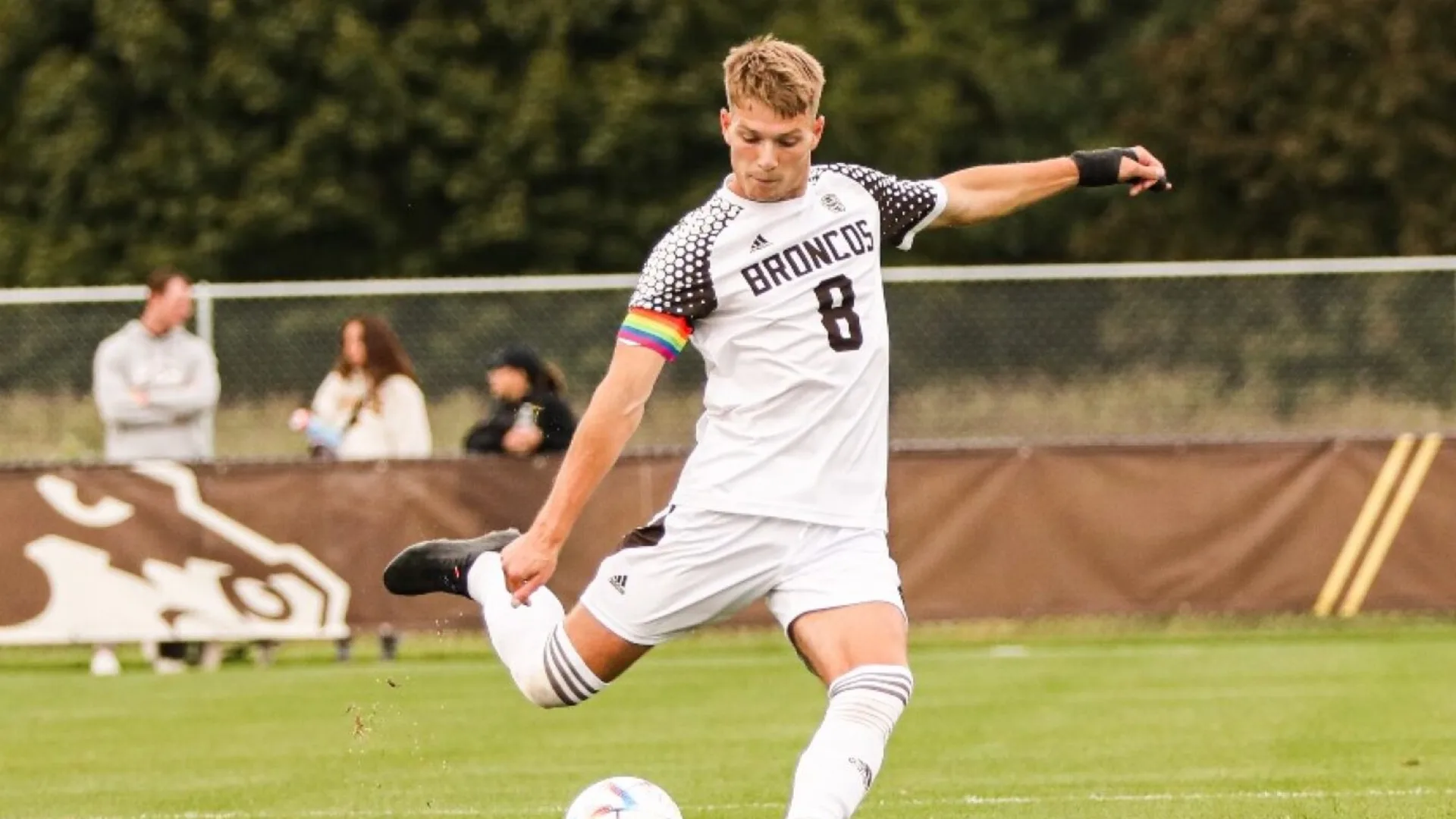 Halifax Wanderers sign Canadian defender Daniel Nimick