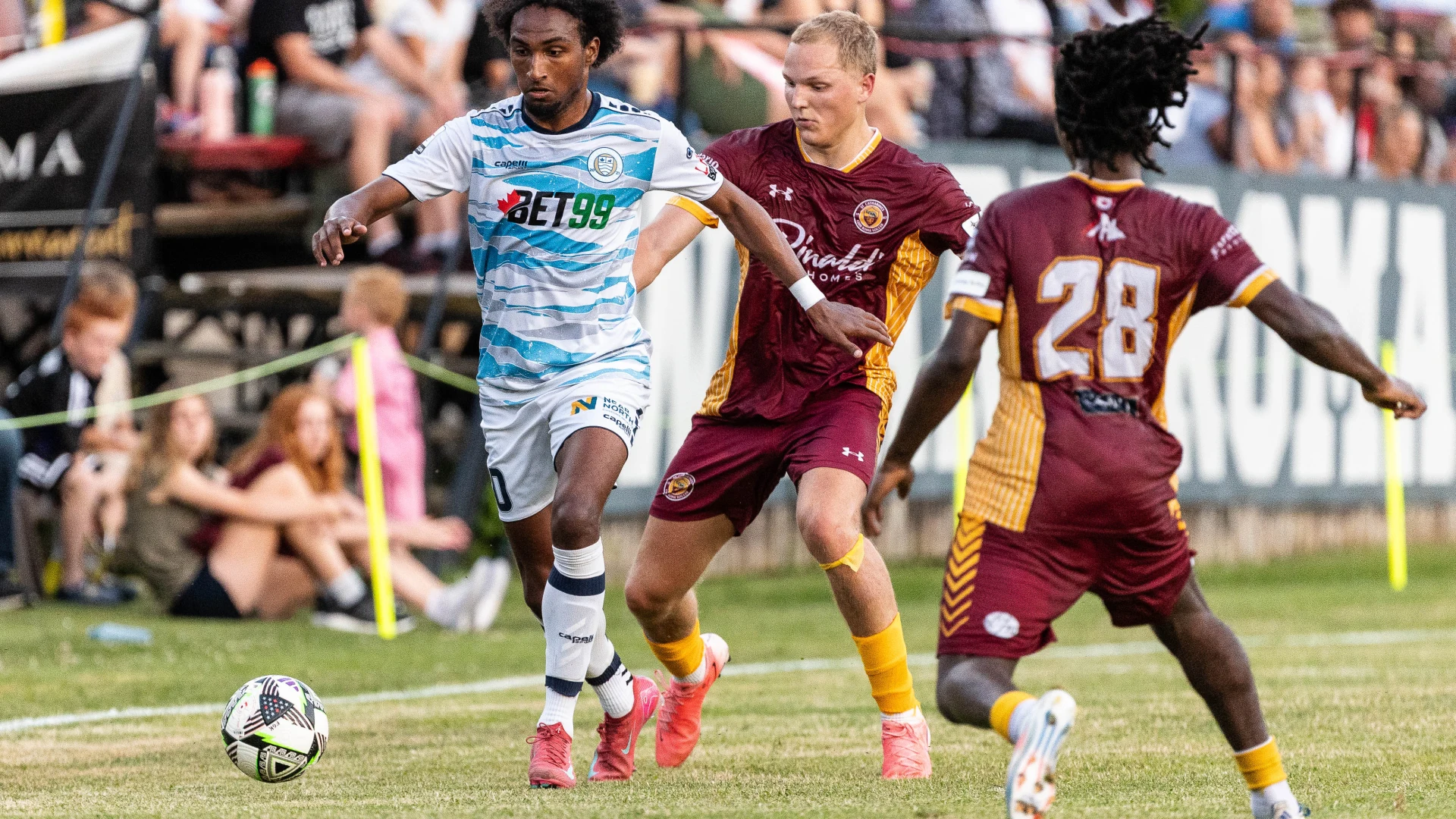 Wanderers sign Canadian forward Reshaun Walkes